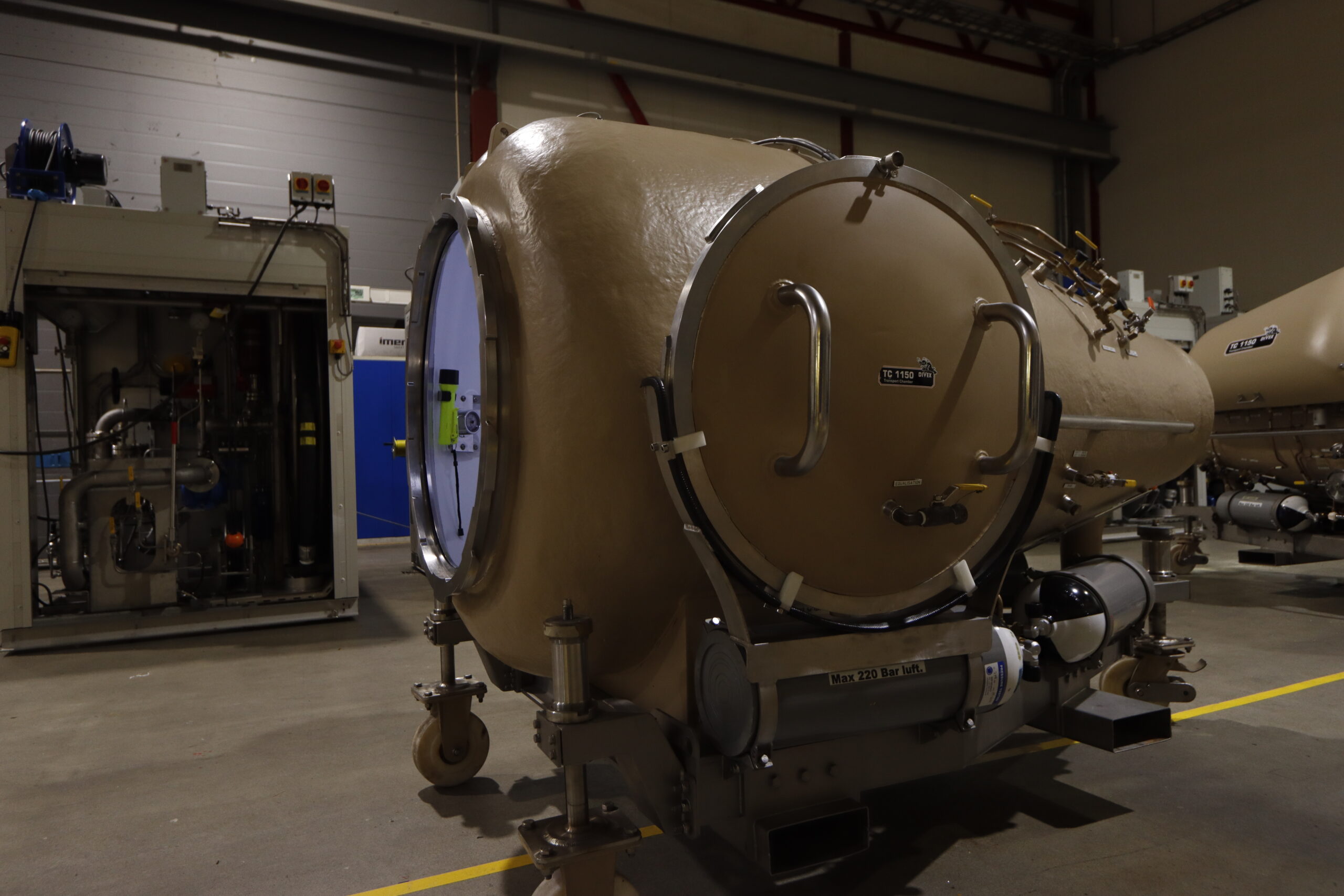 Air Dive Chamber, Deck Decompression Chamber - Imenco Mechanical